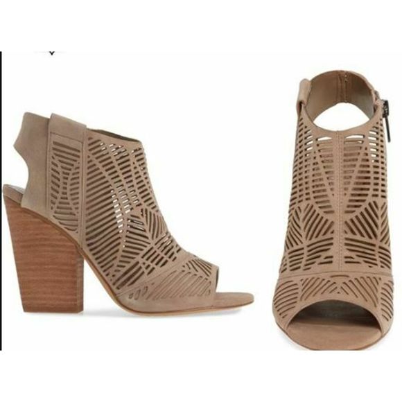 Vince Camuto | Shoes | Vince Camuto Kimora Cutout Shield Sandal Nib ...